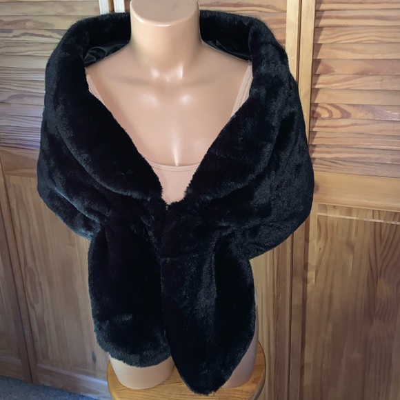 clmmeyuan | Accessories | Soft Black Faux Fur Stole Shawl Formal ...